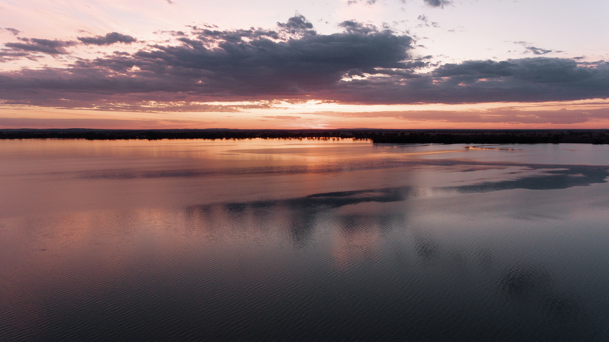 Lakes & River - www.visitlachlanshire.com.au