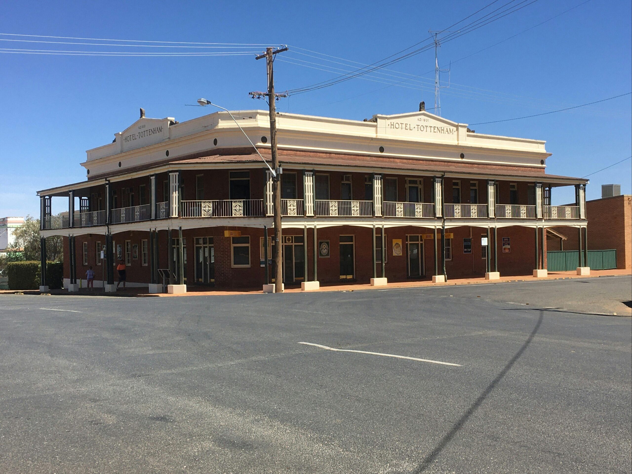 Tottenham Hotel - www.visitlachlanshire.com.au
