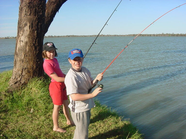 Fishing - www.visitlachlanshire.com.au